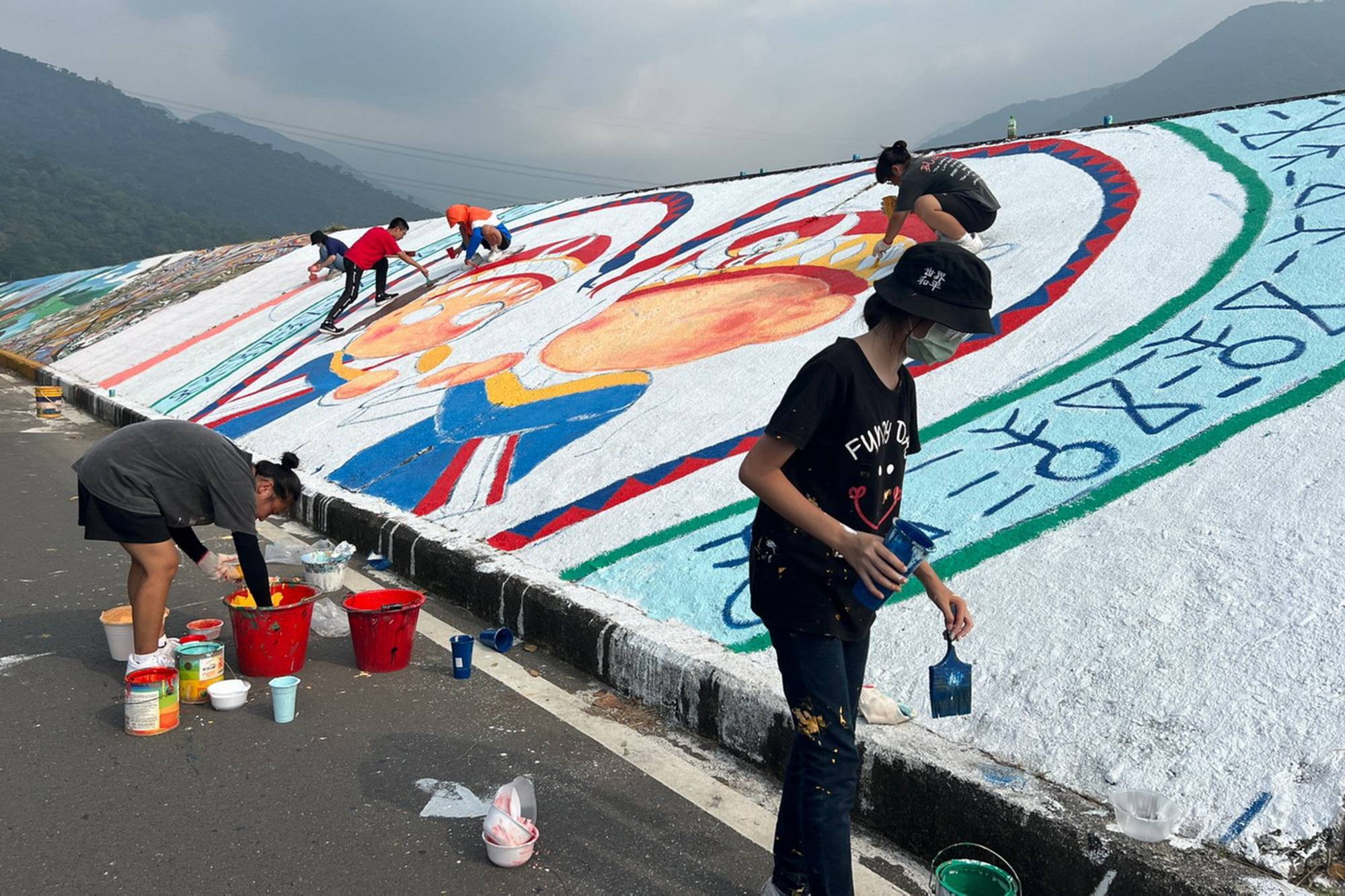 中山工商愛心彩繪 為古樓堤坊增添美麗色彩 - 文教新聞｜國立教育廣播電臺